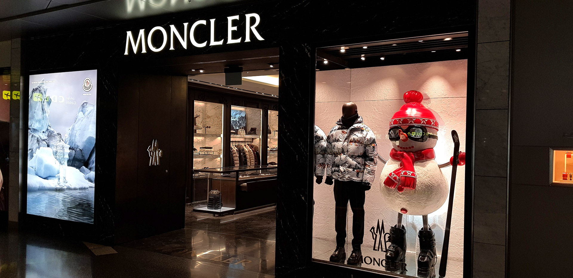 Moncler Snowman Window - ME Visual